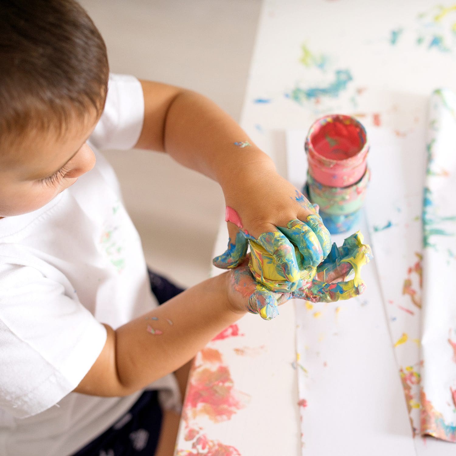 5 Ways Art Therapy Helps Nonverbal Children with Autism